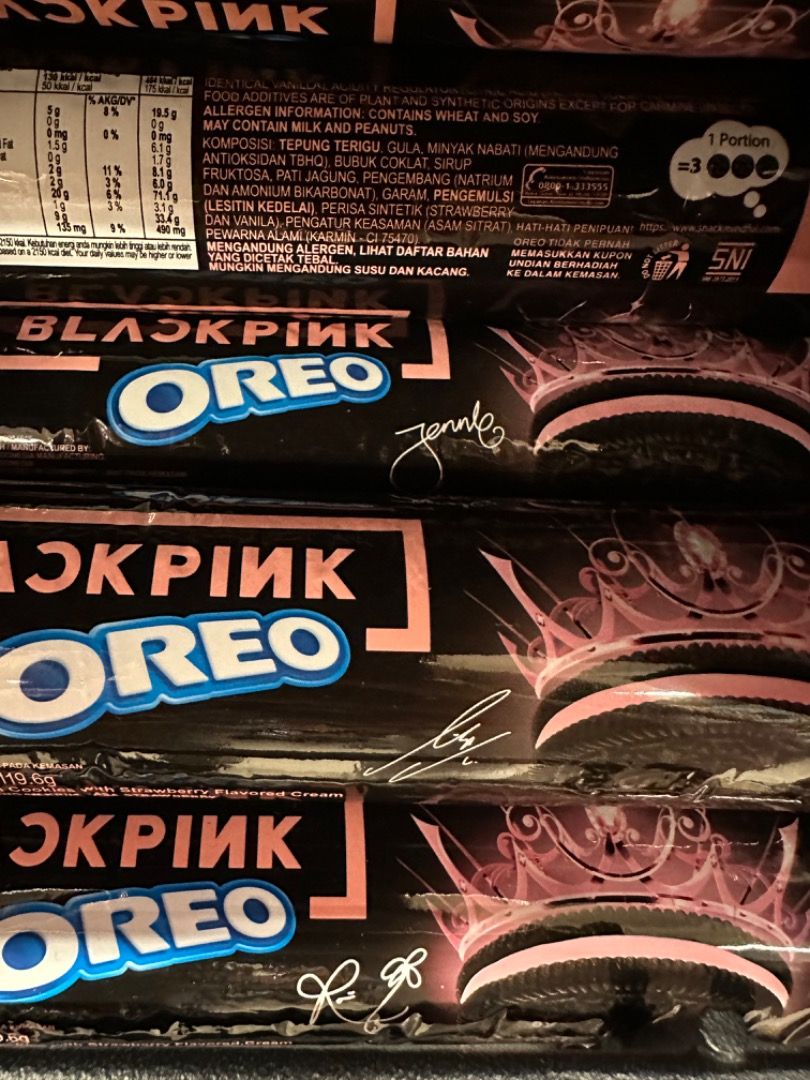 BLACKPINK OREO STRAWBERRY CREAM (Limited edition), Food & Drinks ...