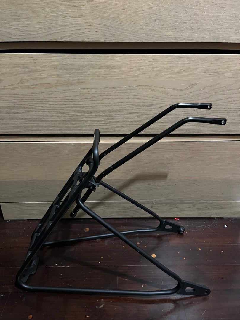 BNIB Thule Shield Pannier & Bontrager Bike Rack, Sports Equipment ...