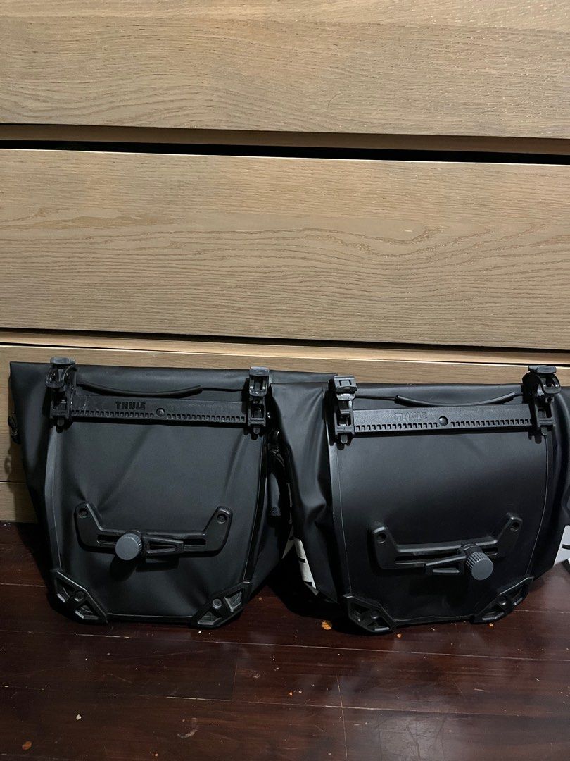 BNIB Thule Shield Pannier & Bontrager Bike Rack, Sports Equipment ...