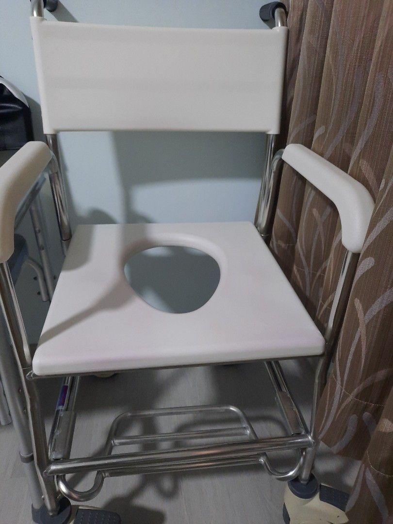 DNR Commode with wheels, Health & Nutrition, Assistive & Rehabilatory ...