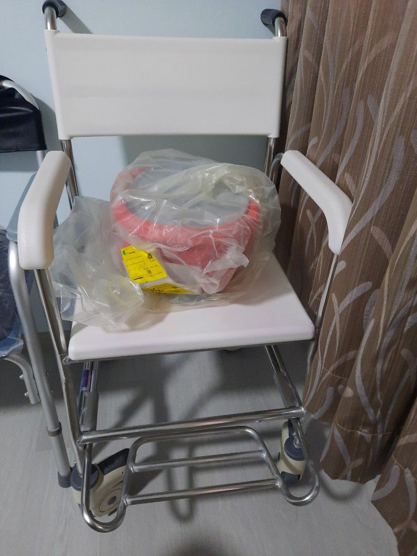 DNR Commode with wheels, Health & Nutrition, Assistive & Rehabilatory ...