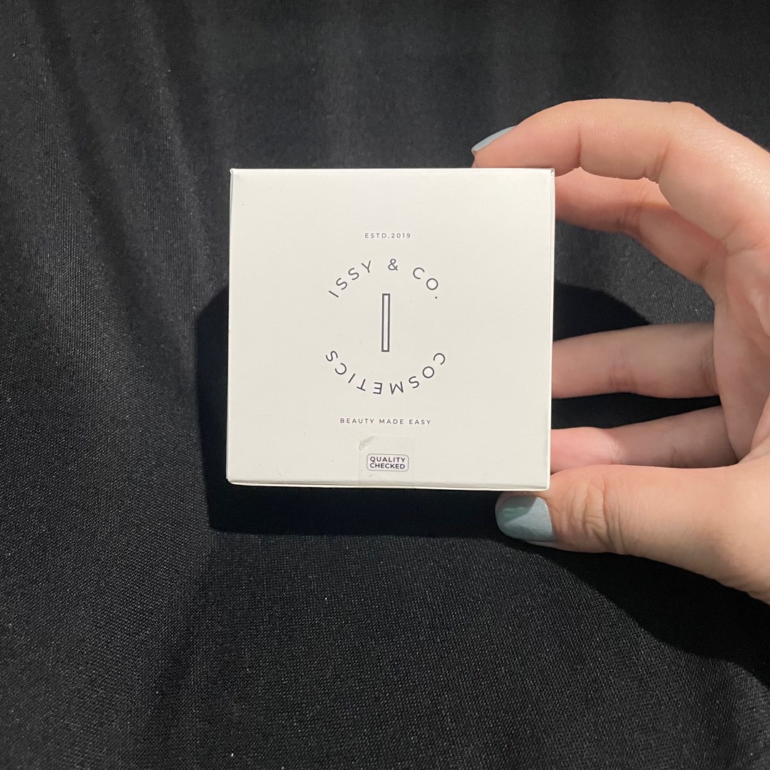 Issy and Co Weightless Loose Powder in Mattifying Finish, Beauty ...