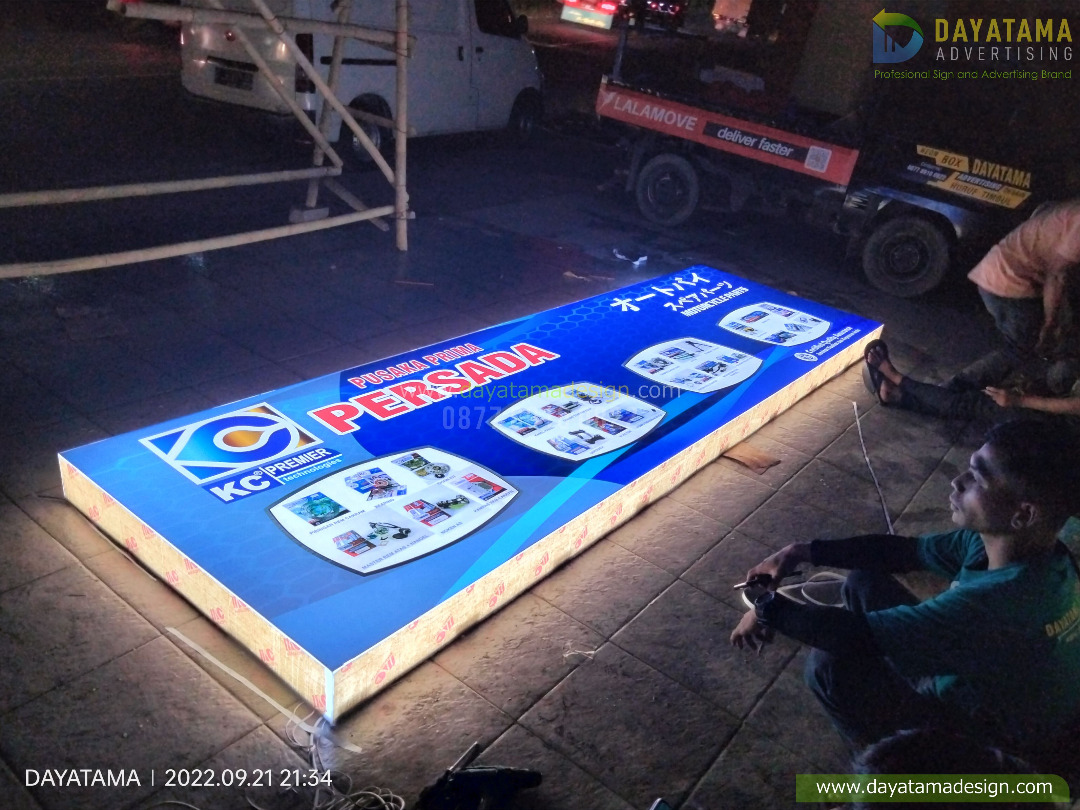 Jasa Reklame Papan Nama Neon Box Jumbo 4 Meter, Desain & Kerajinan ...