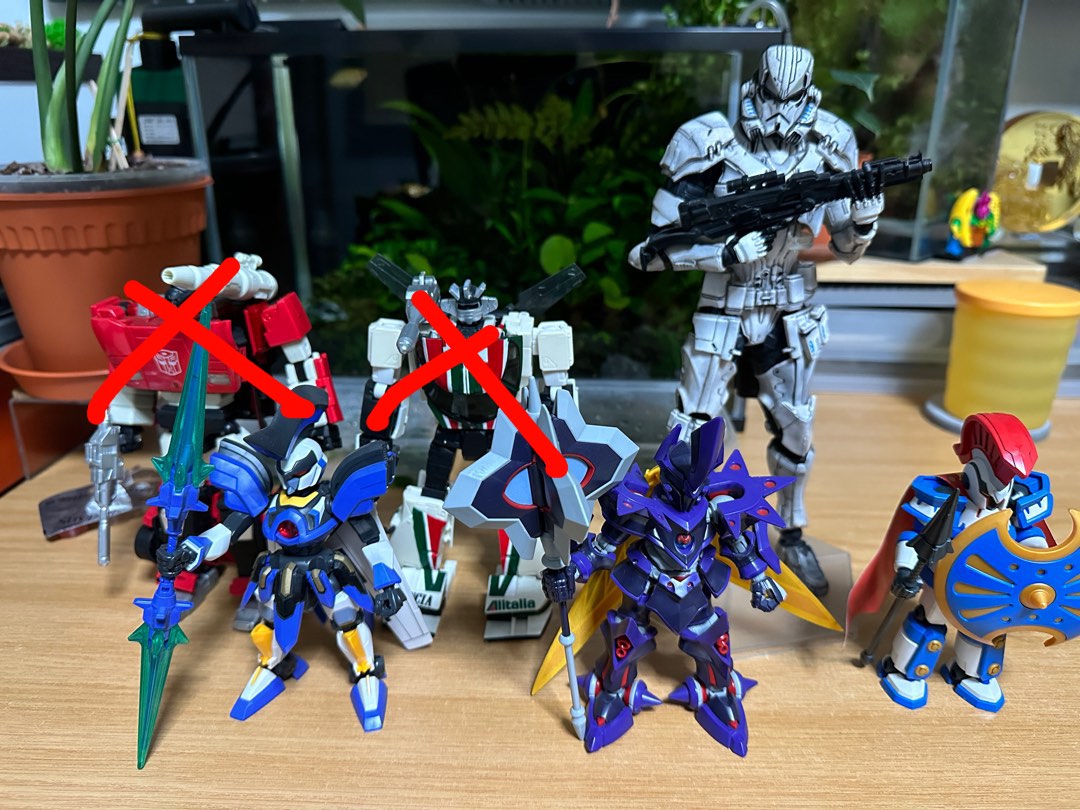 Action figures, Marvel Miniso Figurines, Robot Hello Kitty & LbX Model ...