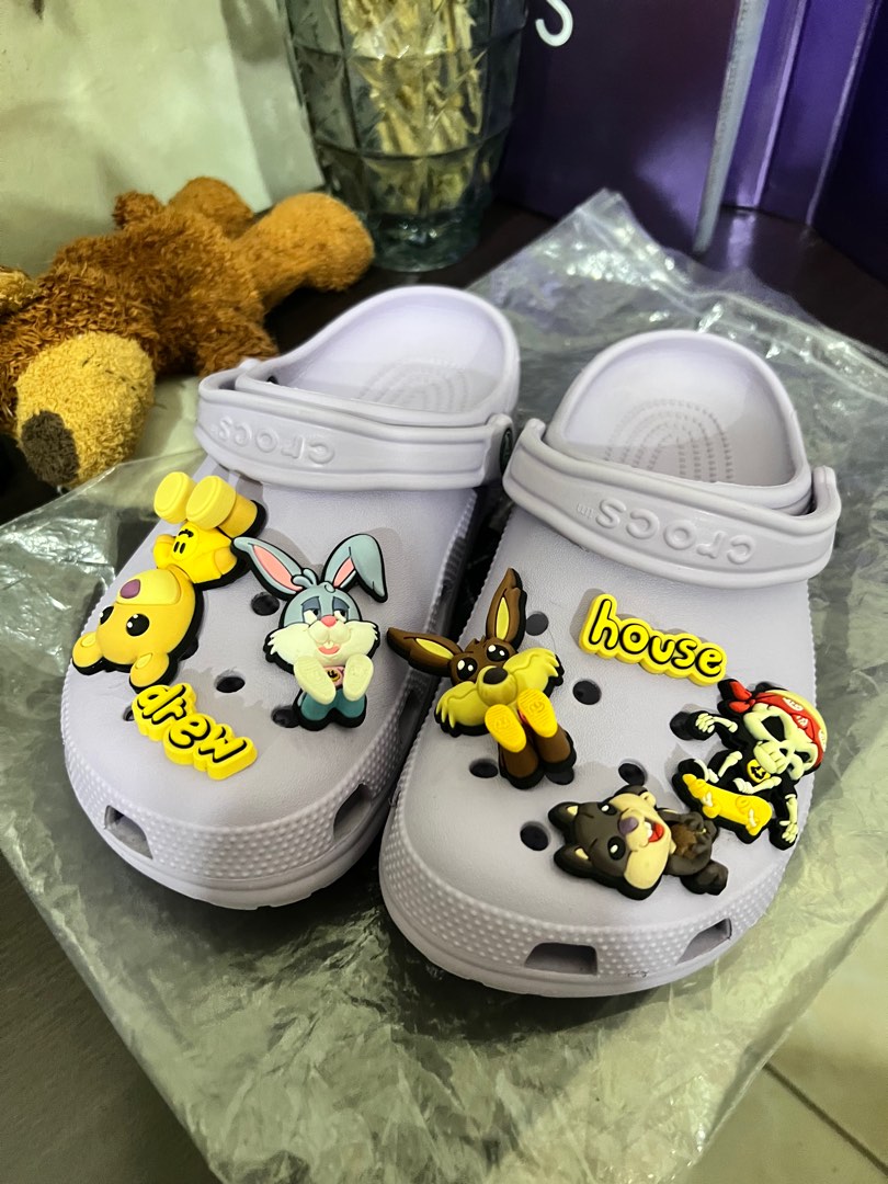 LAVENDER CROCS, Men's Fashion, Footwear, Slippers & Slides on Carousell