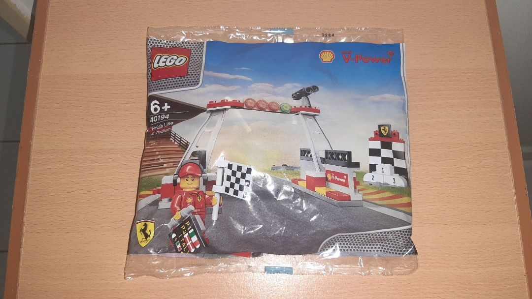 LEGO Shell V-Power 40194: Finish Line & Podium, Hobbies & Toys, Toys ...