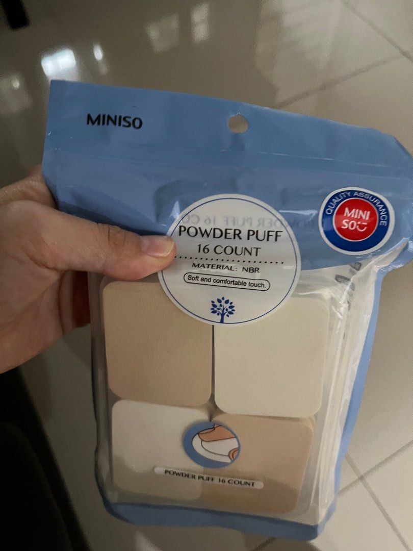 Makeup powder puff miniso, Fesyen Wanita, Aksesoris di Carousell