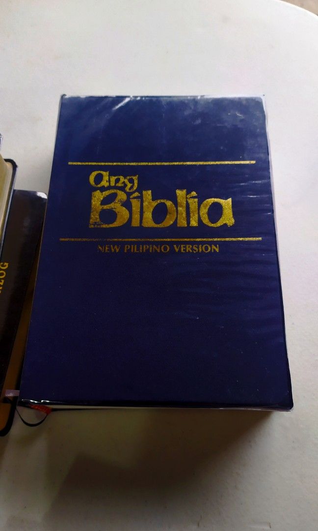 New Pilipino Version [NPV] - Ang Biblia, Hobbies & Toys, Books ...
