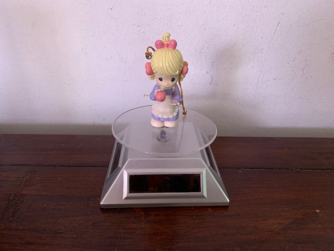 Revolving rotating glass Display stand battery operated turn around ...