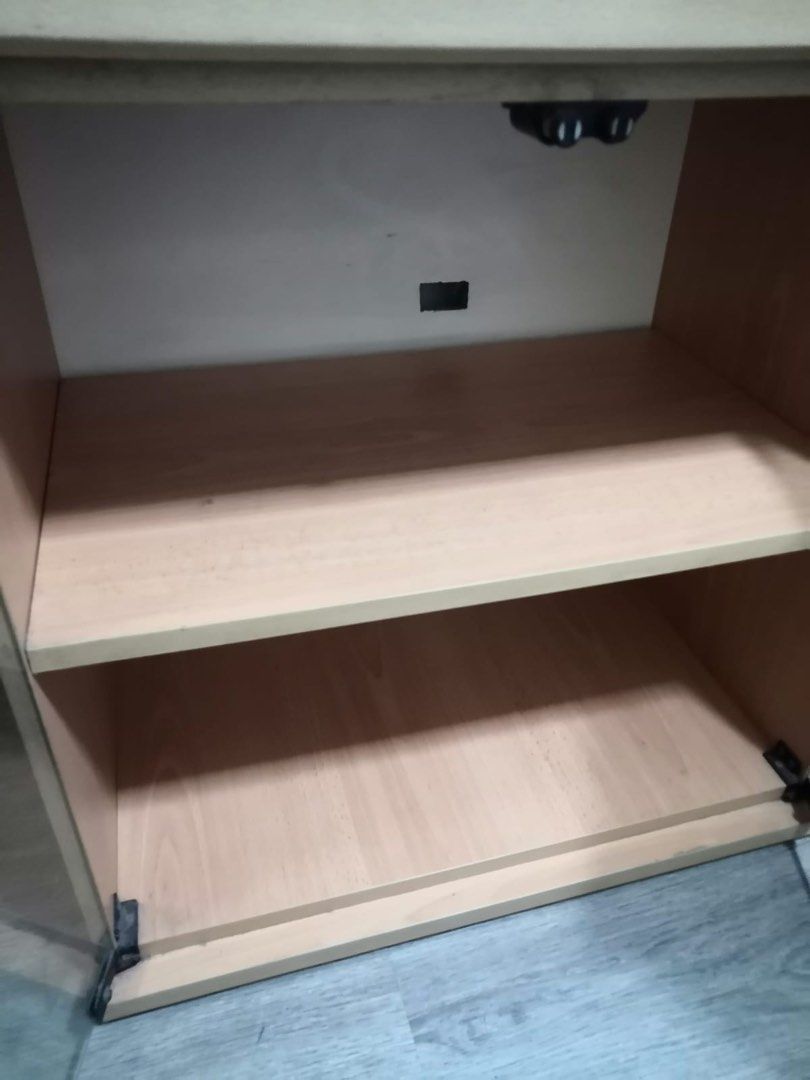 Samsung non smart tv and tv console, TV & Home Appliances, TV ...