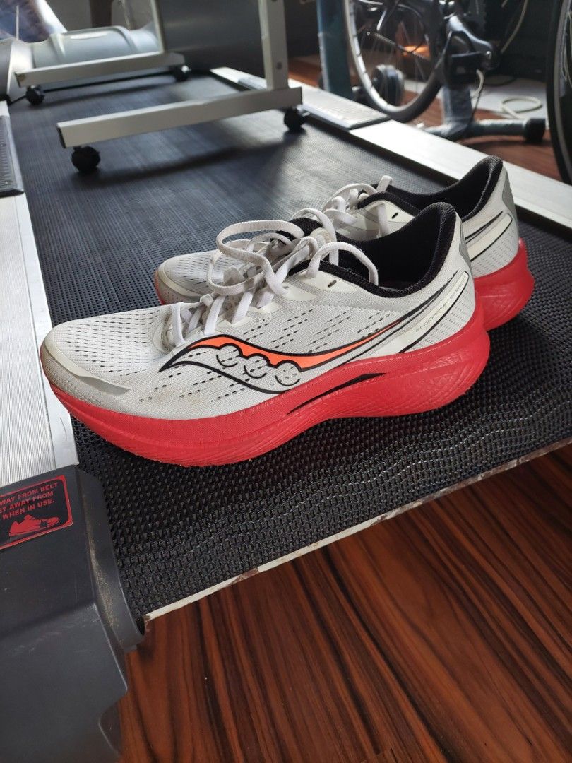 Saucony endorphin speed 3 US9. 5 white red, Men's Fashion, Footwear ...
