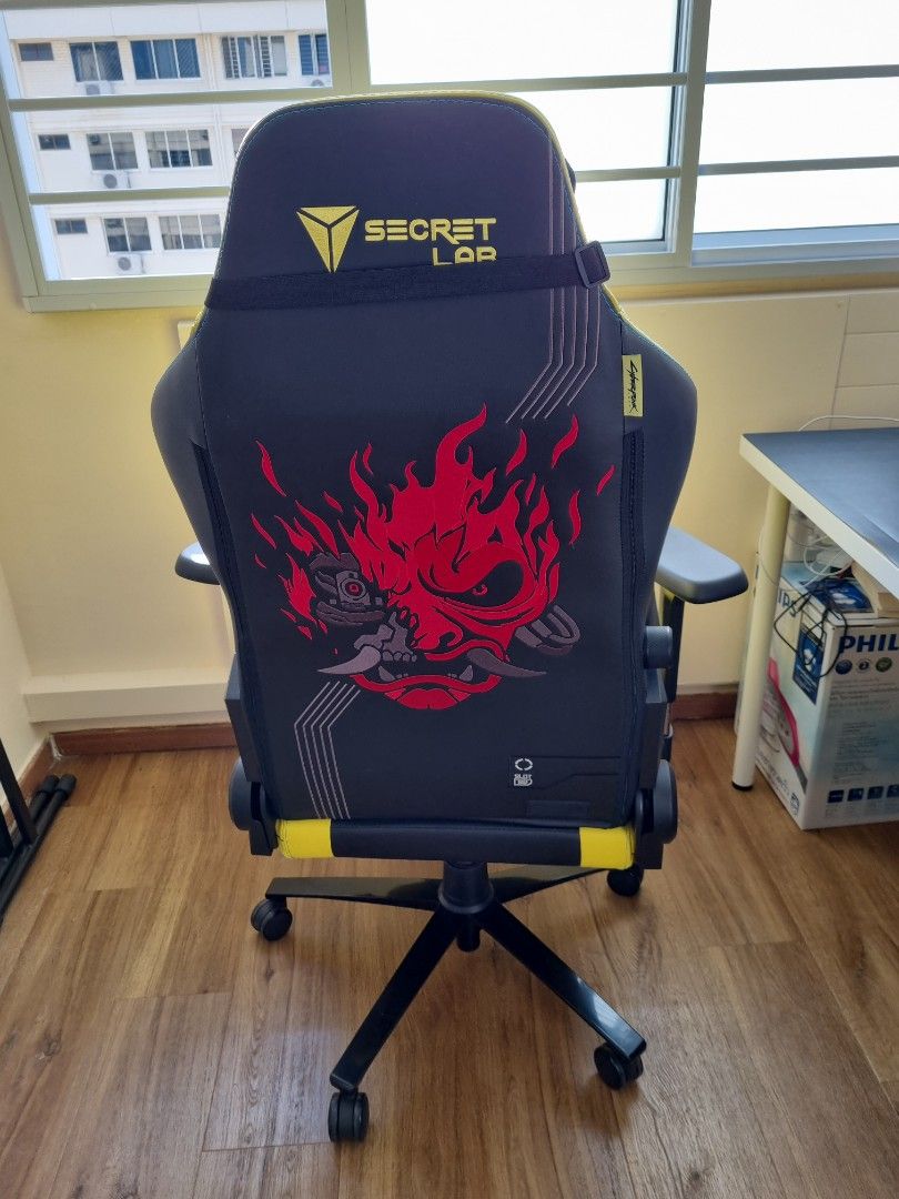 Secretlab Cyberpunk 2077 chair - Titan 2020, Furniture & Home Living ...