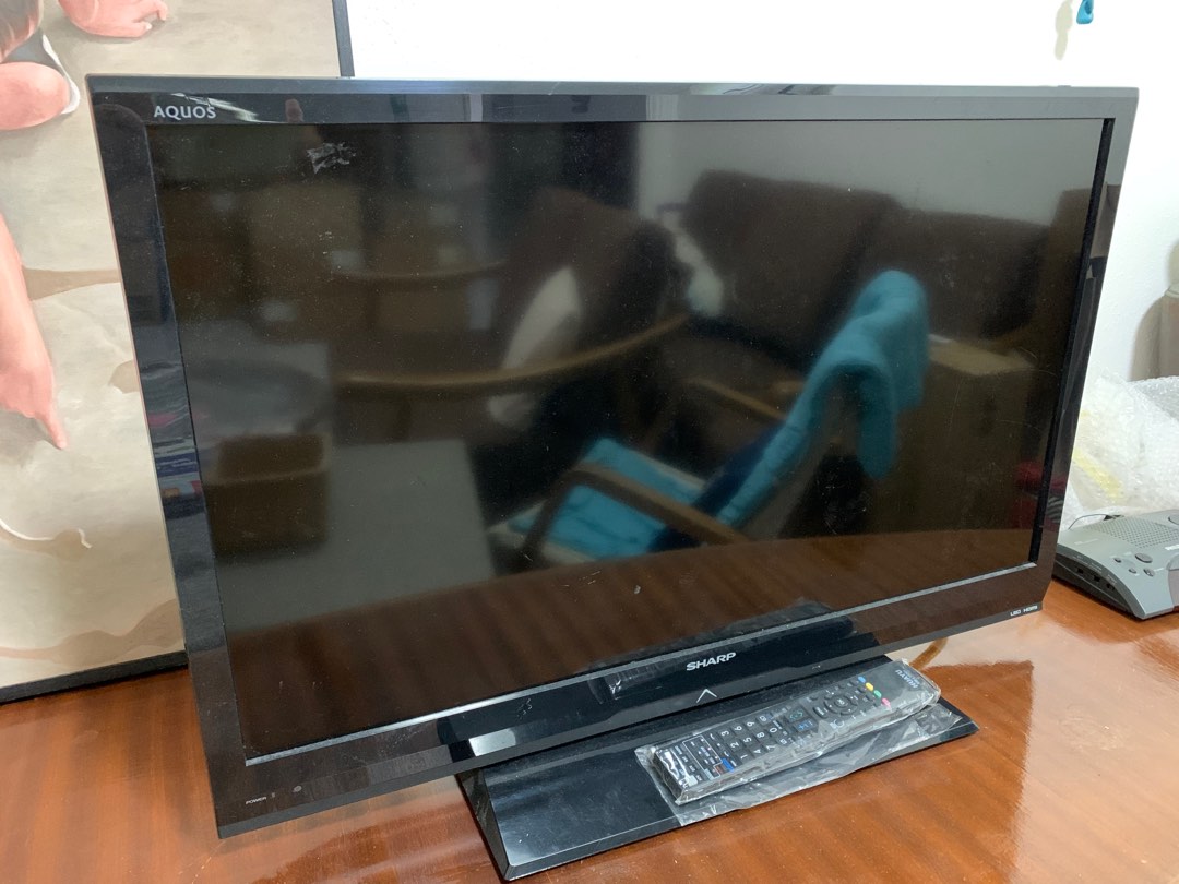 Sharp 32 inch TV, TV & Home Appliances, TV & Entertainment, TV on Carousell