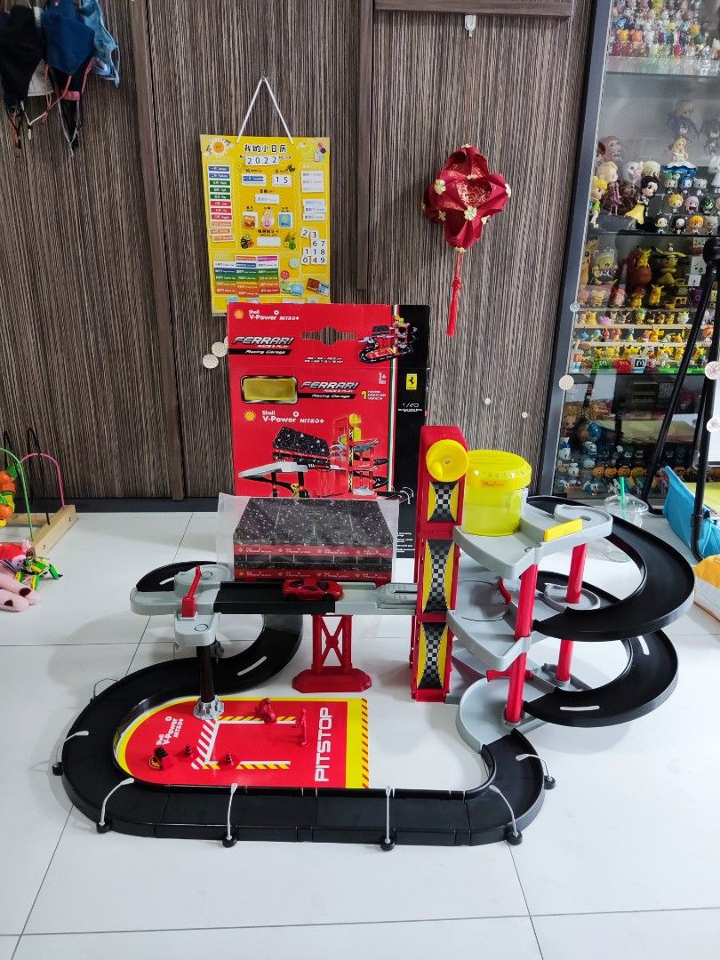Shell Ferrari V-Power Race & Play Racing Garage, Hobbies & Toys, Toys ...