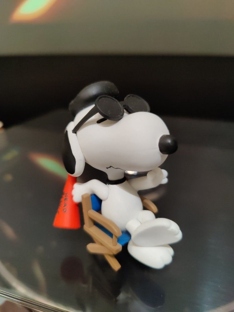 Snoopy Director Figure Collectible, 興趣及遊戲, 玩具 & 遊戲類 - Carousell