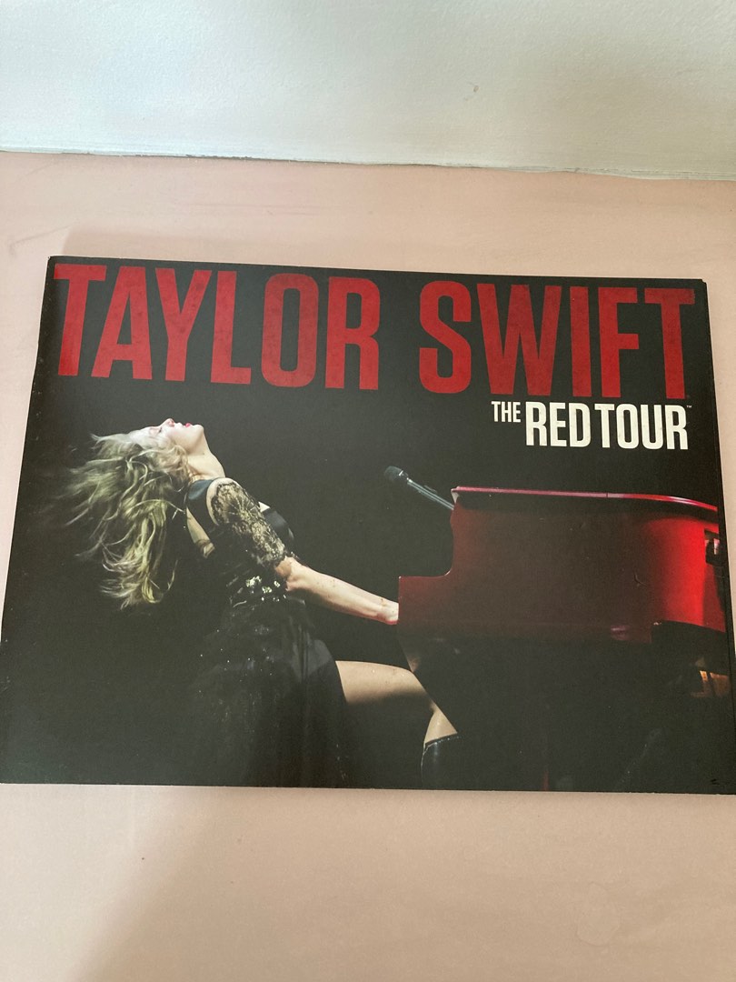 Taylor Swift red tour book, Hobbies & Toys, Memorabilia & Collectibles ...