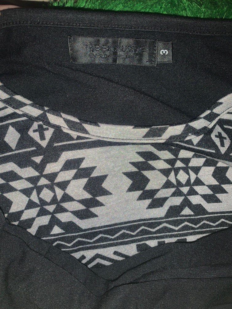 The exclusive top hitam tribal, Fesyen Wanita, Pakaian Wanita, Atasan ...