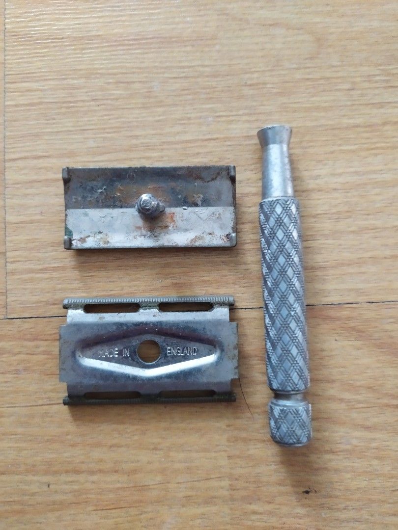 Vintage England Gillette Shaver 3, Hobbies & Toys, Collectibles ...