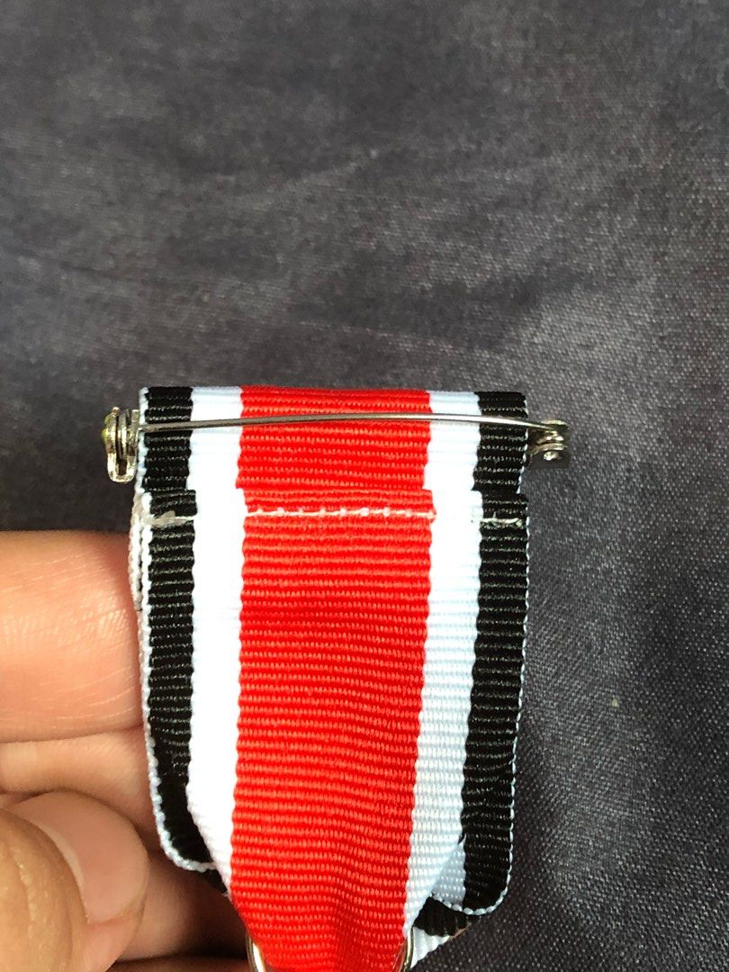 WW2 German iron cross medal second class, Hobbies & Toys, Memorabilia ...