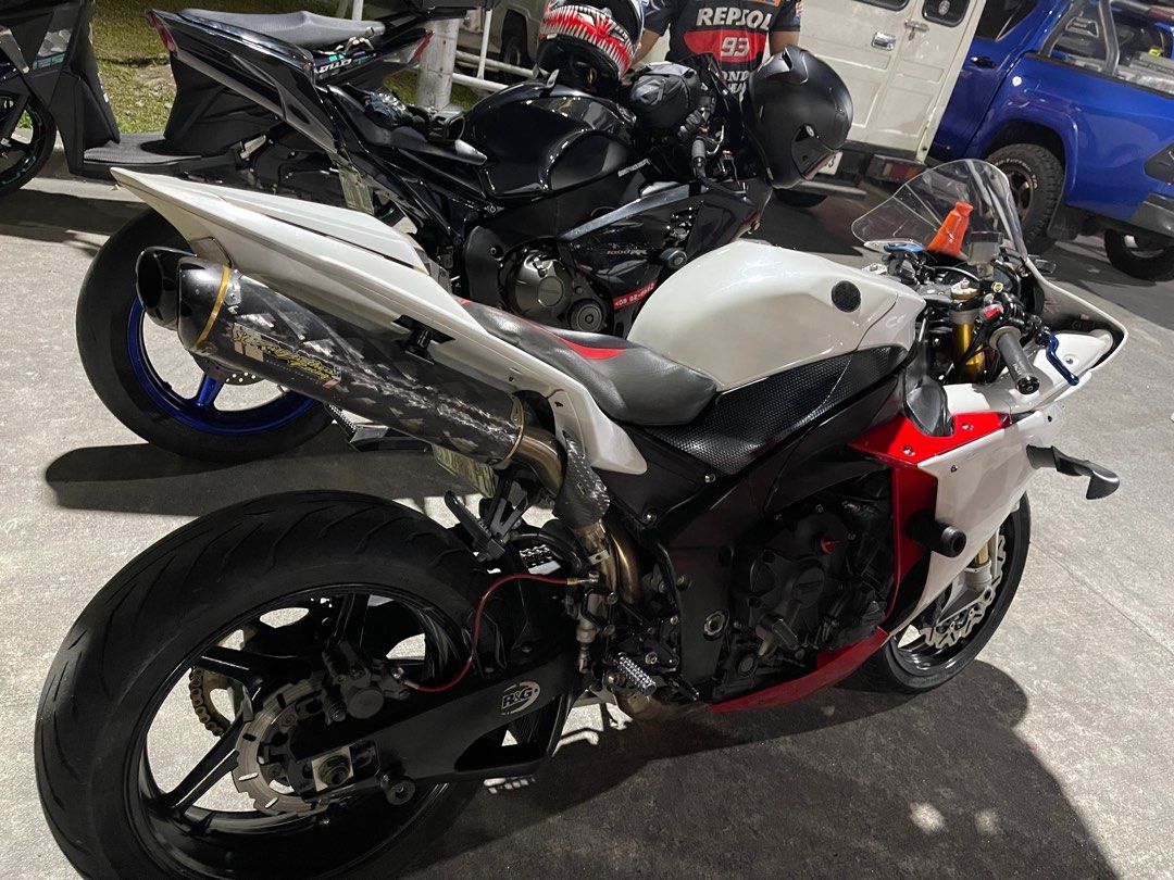 YAMAHA R1 Crossplane 2009, Motorbikes, Motorbikes for Sale on Carousell