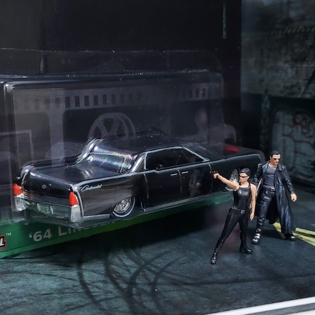 1/64 The Matrix Lincoln Continental car; Neo and Trinity figurines ...