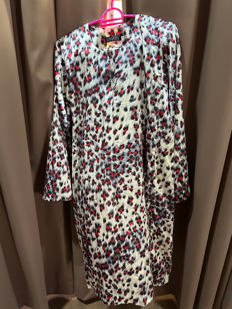 Baju Kurung in Red and White Leopard Prints, Women's Fashion, Muslimah ...