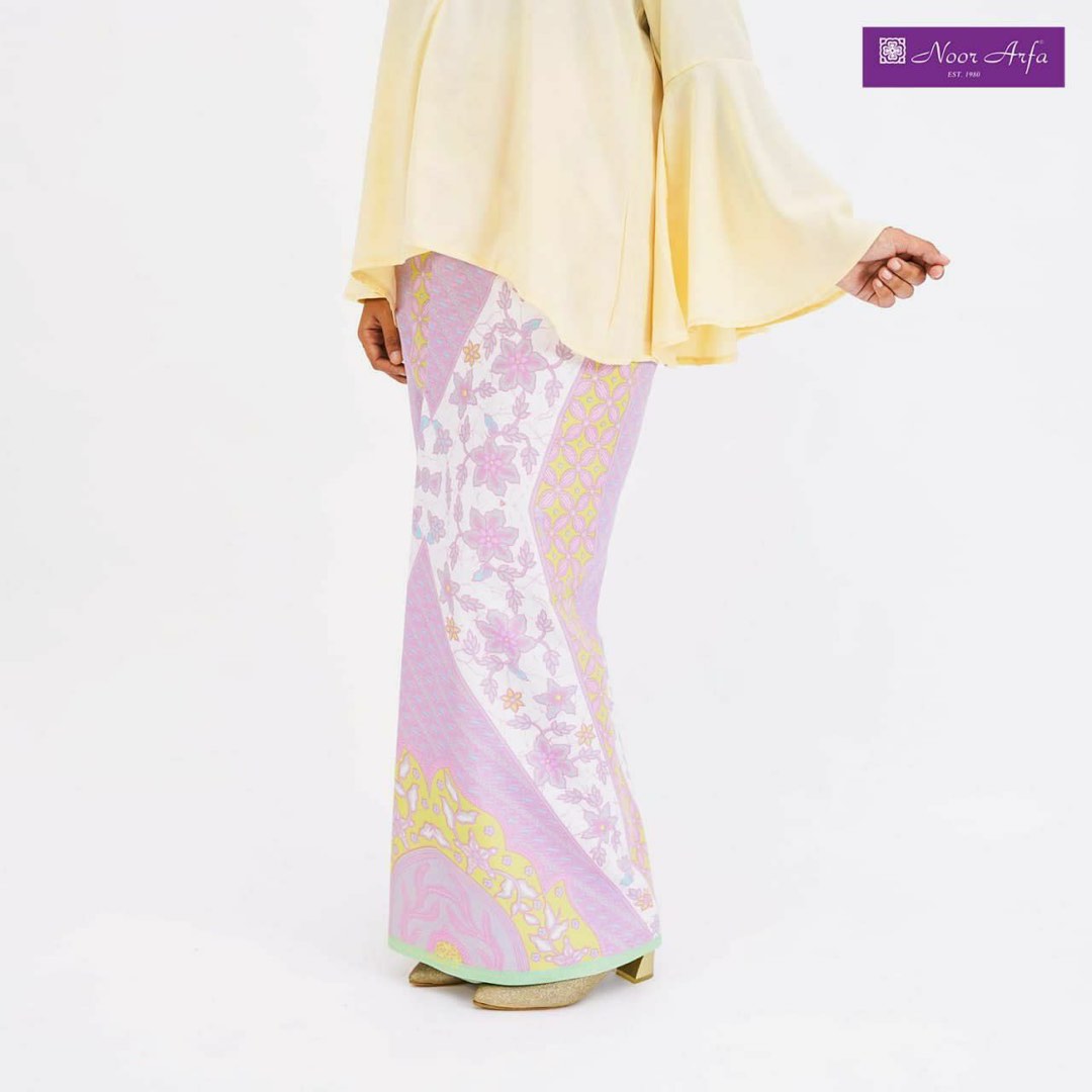 Kain Batik Pastel Noor Arfa Terengganu, Women's Fashion, Muslimah ...