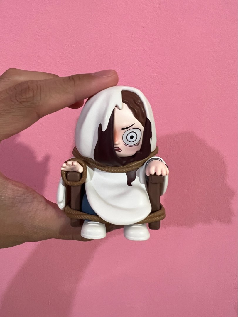 Carolyn Perron Possession popmart Conjuring, Hobbies & Toys, Toys ...