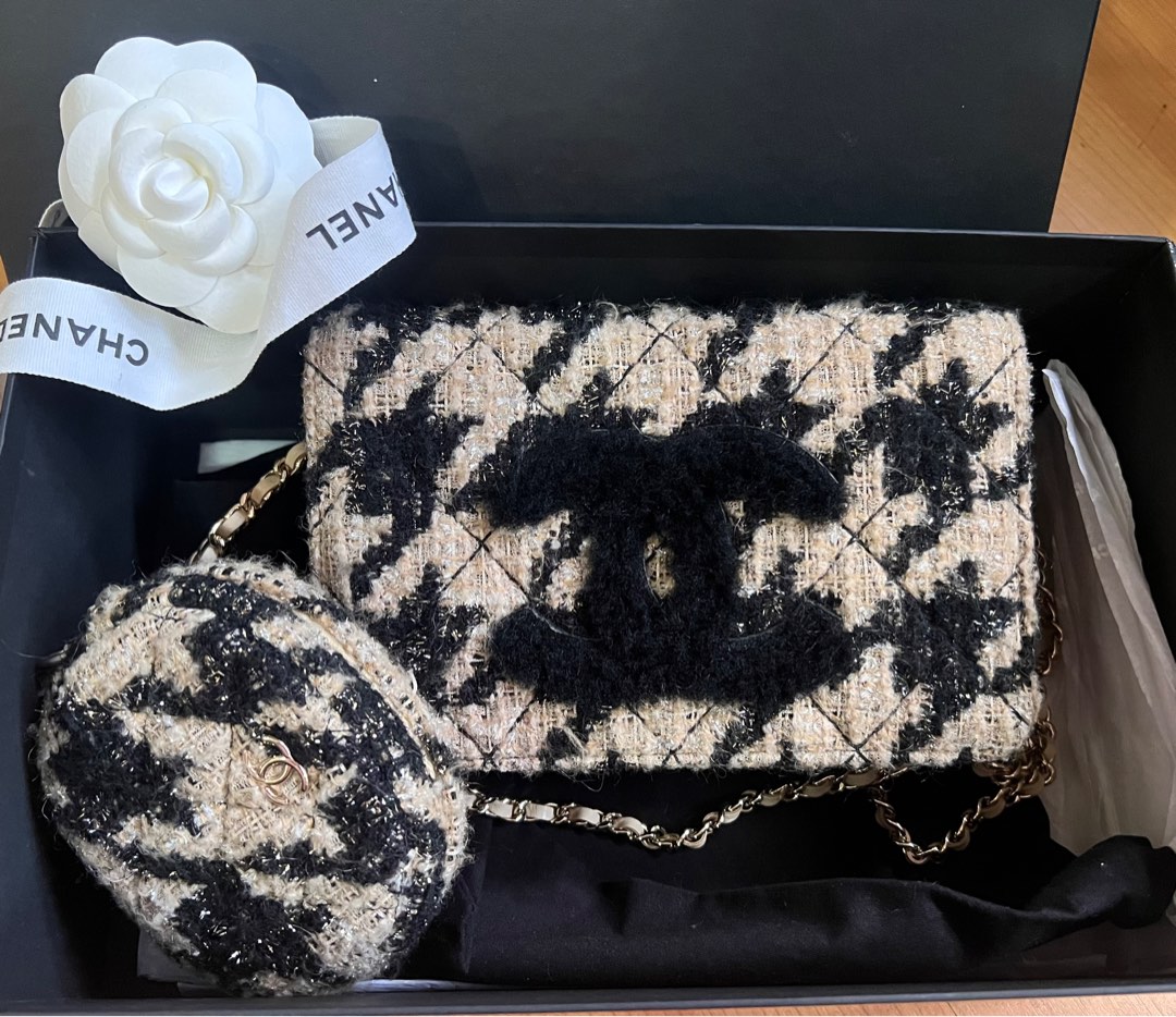 Chanel houndstooth tweed woc 19K, Luxury, Bags & Wallets on Carousell