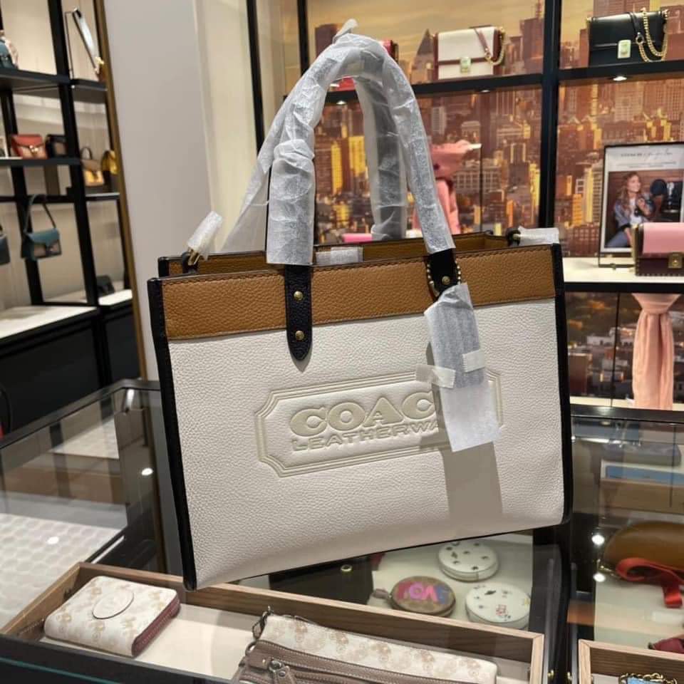 COACH Field Tote 30, Women's Fashion, Bags & Wallets, Tote Bags on ...