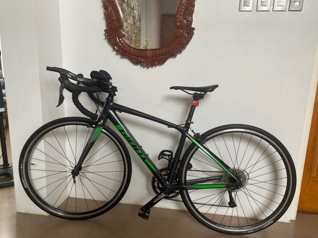 Giant Contend 2 (2017), Sports Equipment, Bicycles & Parts, Bicycles on Carousell