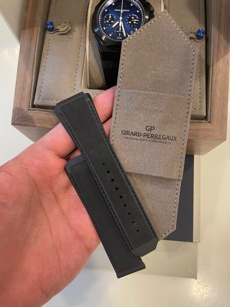 Girard Perregaux Laureato Absolute 44mm Reference. 81060, Luxury ...