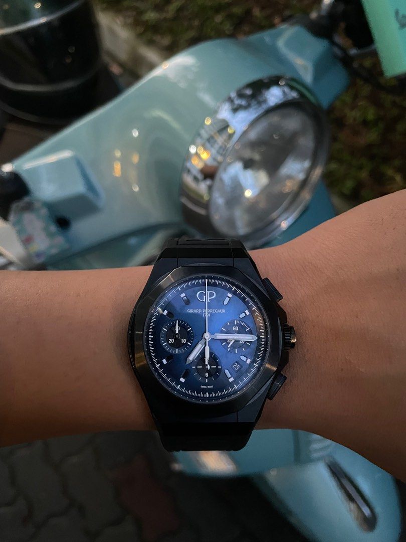 Girard Perregaux Laureato Absolute 44mm Reference. 81060, Luxury ...