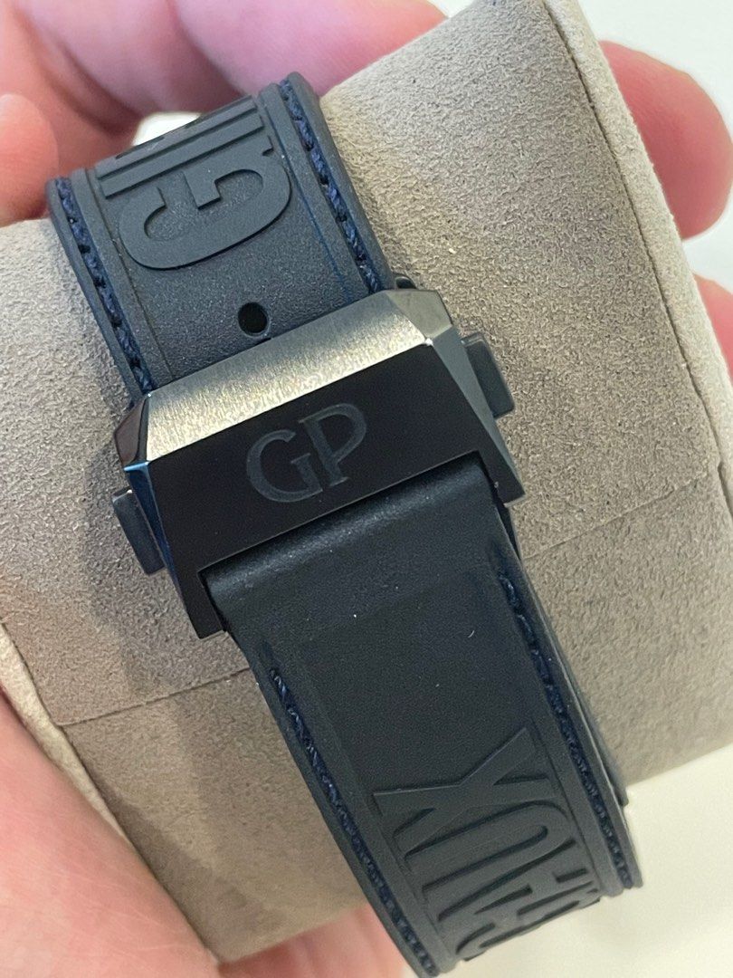 Girard Perregaux Laureato Absolute 44mm Reference. 81060, Luxury ...