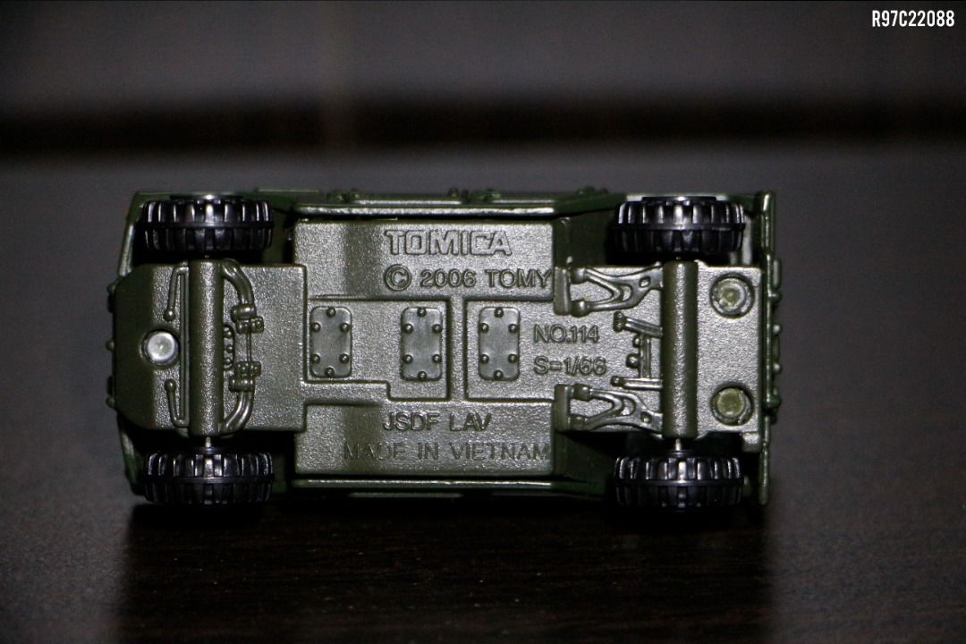 JSDF Light Armoured Vehicle (Takara Tomy Tomica #114) Green - Used ...