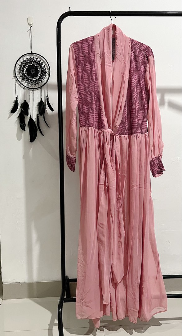 JUBAH OUTER PINK, Fesyen Wanita, Pakaian Wanita, Gaun & Rok di Carousell