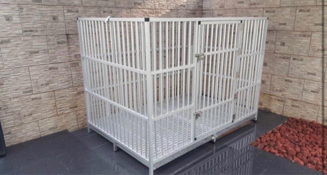 LARGE DOG CAGE, Pet Supplies, Homes & Other Pet Accessories on Carousell
