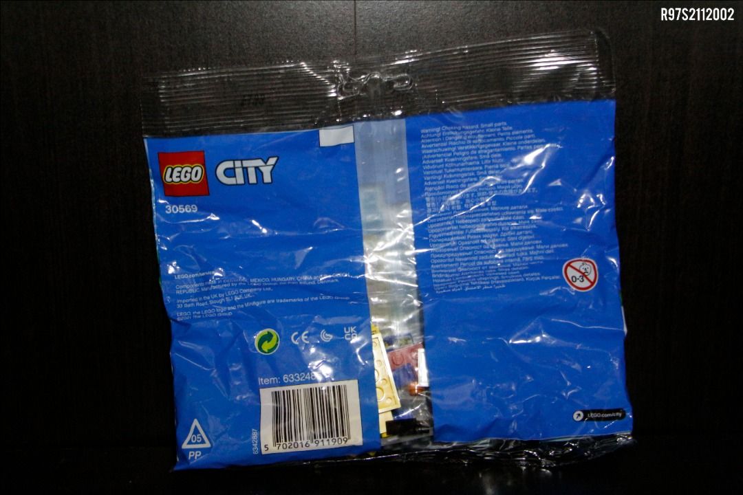 Lego City 30569: LEGO Stand Yellow - New/Sealed, Hobbies & Toys, Toys ...