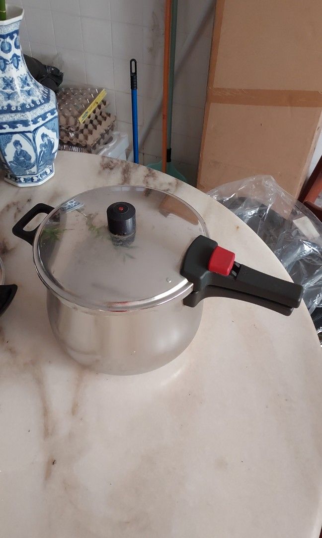 Pressure air stew cooker, Furniture & Home Living, Kitchenware ...