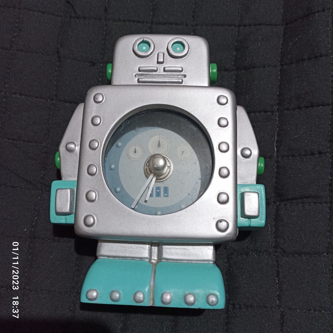 Robot Resin Table Clock, Furniture & Home Living, Home Decor, Clocks on ...