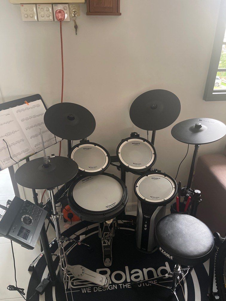 Roland TD17KVX Electronic Drum Set with Kick Pedal & Throne, Hobbies ...