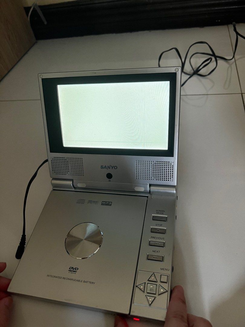 Sanyo DVD player (vintage), Audio, Portable Music Players on Carousell