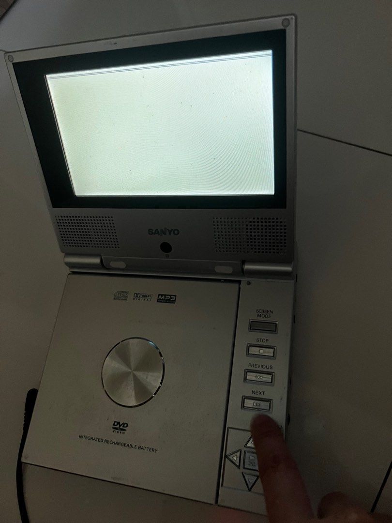 Sanyo DVD player (vintage), Audio, Portable Music Players on Carousell