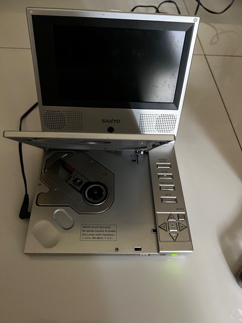 Sanyo DVD player (vintage), Audio, Portable Music Players on Carousell