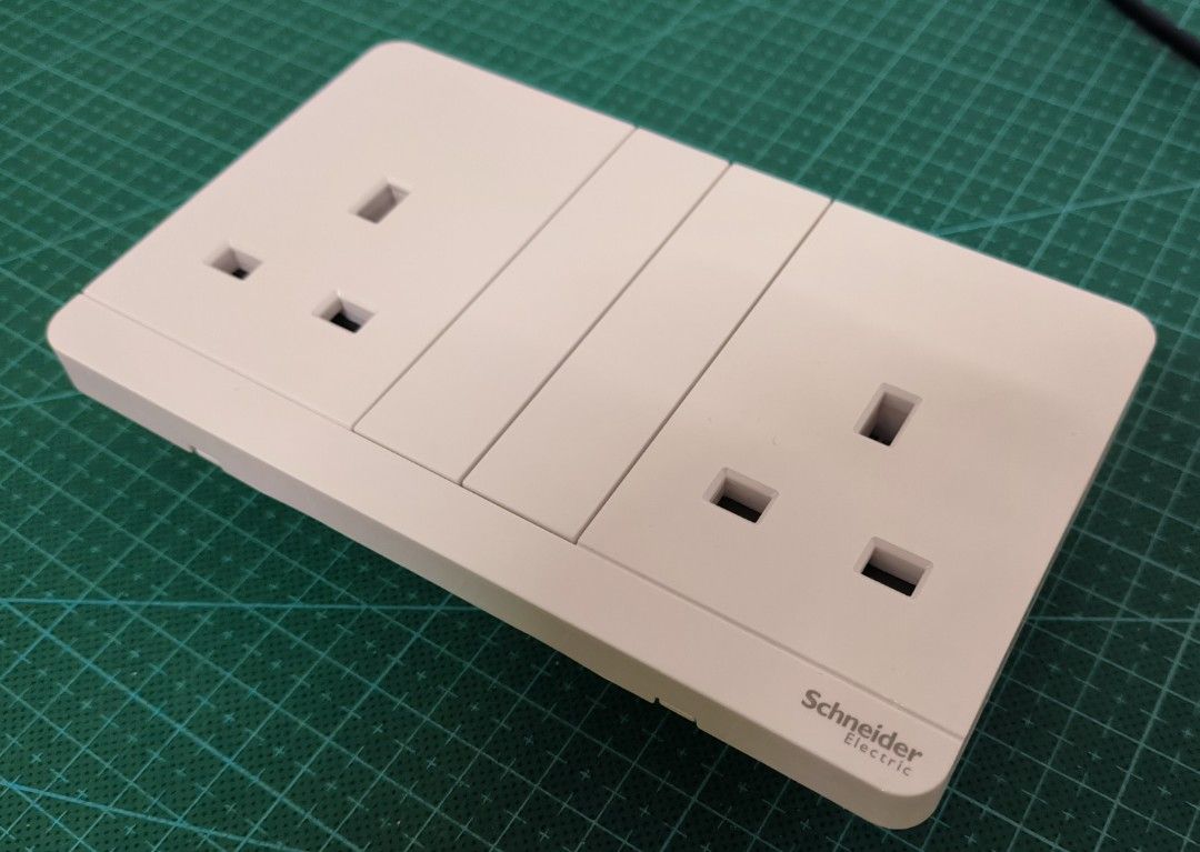 Schneider AvatarOn 13A Twin Gang Switched Socket, White, TV & Home ...