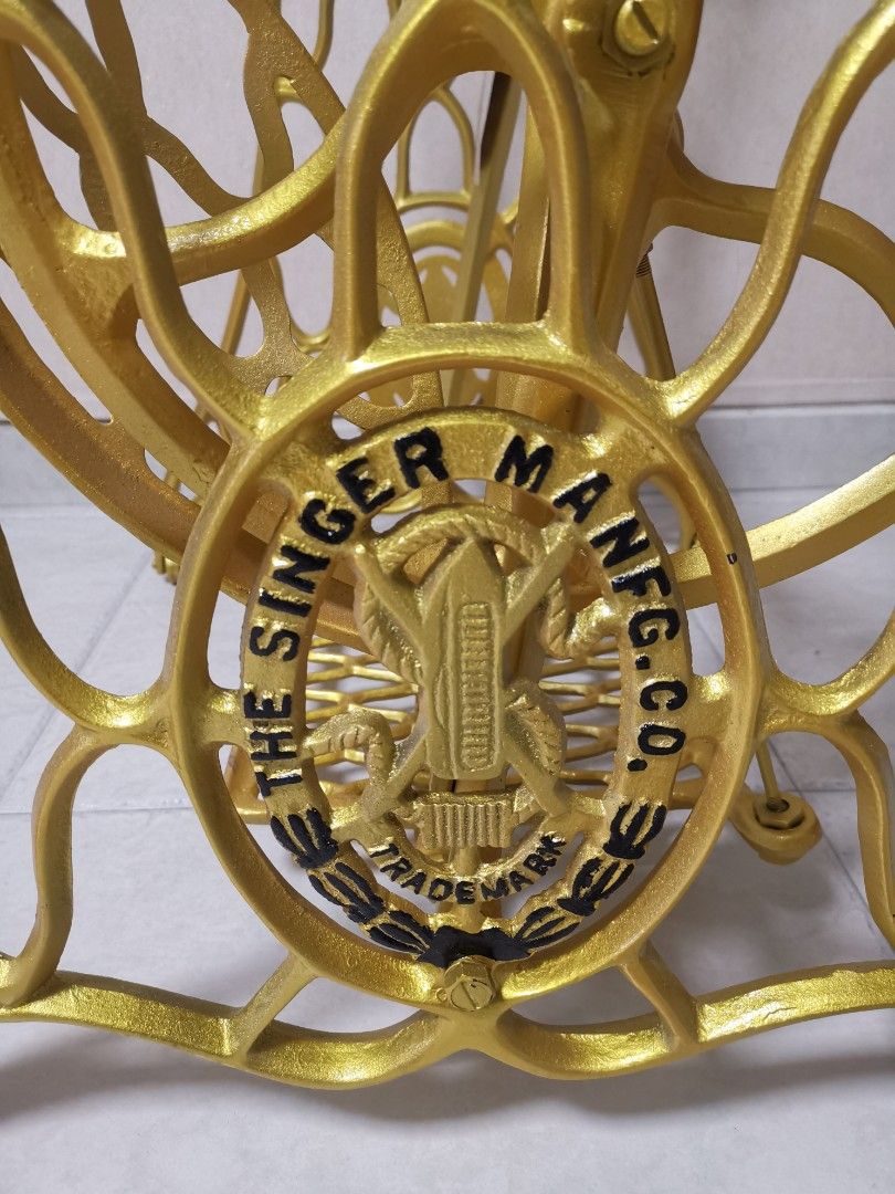 SINGER Spider Web Sewing Machine Stand, Hobbies & Toys, Memorabilia ...