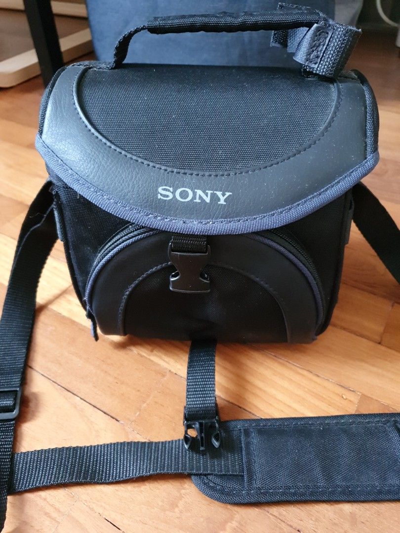 Sony camera bag LCS- X21, Photography, Photography Accessories, Camera Bags & Carriers on Carousell