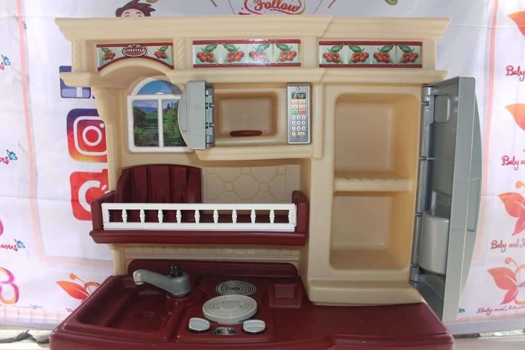 Step 2 Play Kitchen Like little tikes color beige and maroon, Hobbies ...