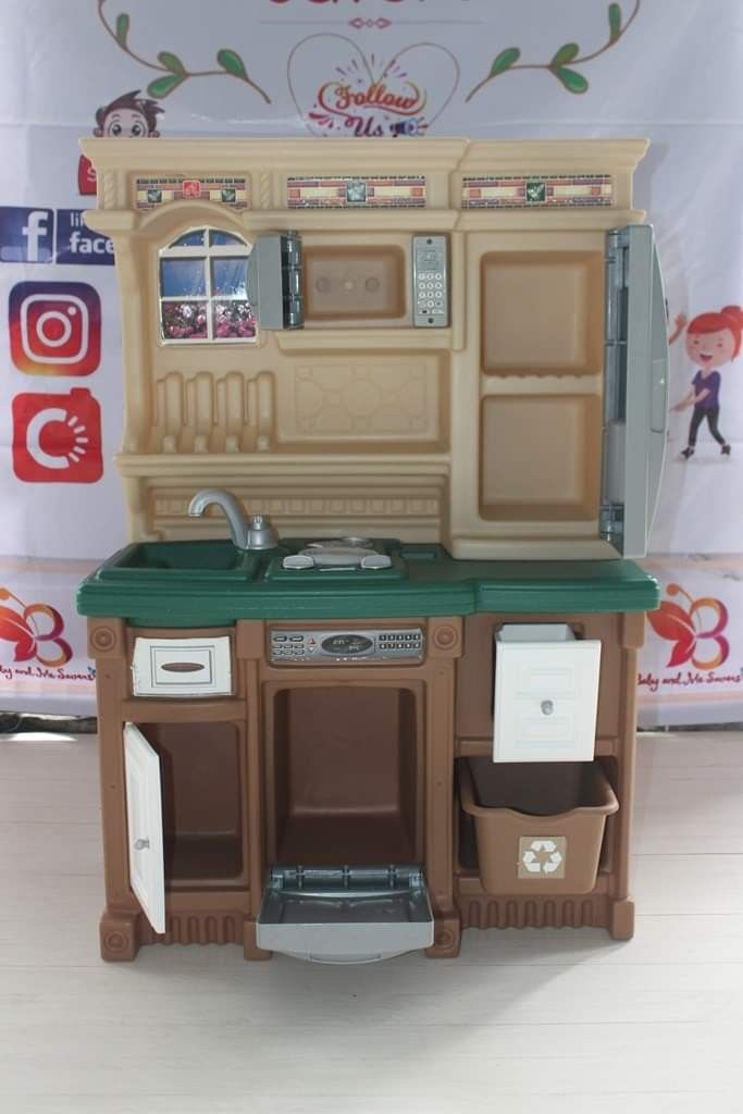 Step 2 Play Kitchen Like little tikes color beige brown green, Hobbies ...