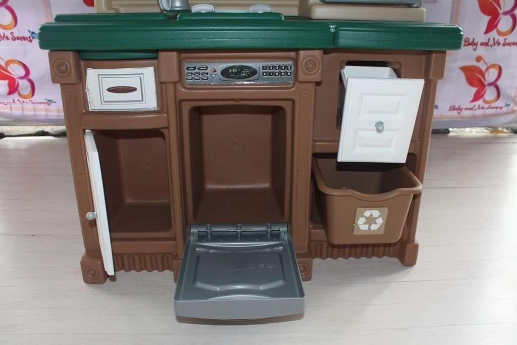 Step 2 Play Kitchen Like little tikes color beige brown green, Hobbies ...